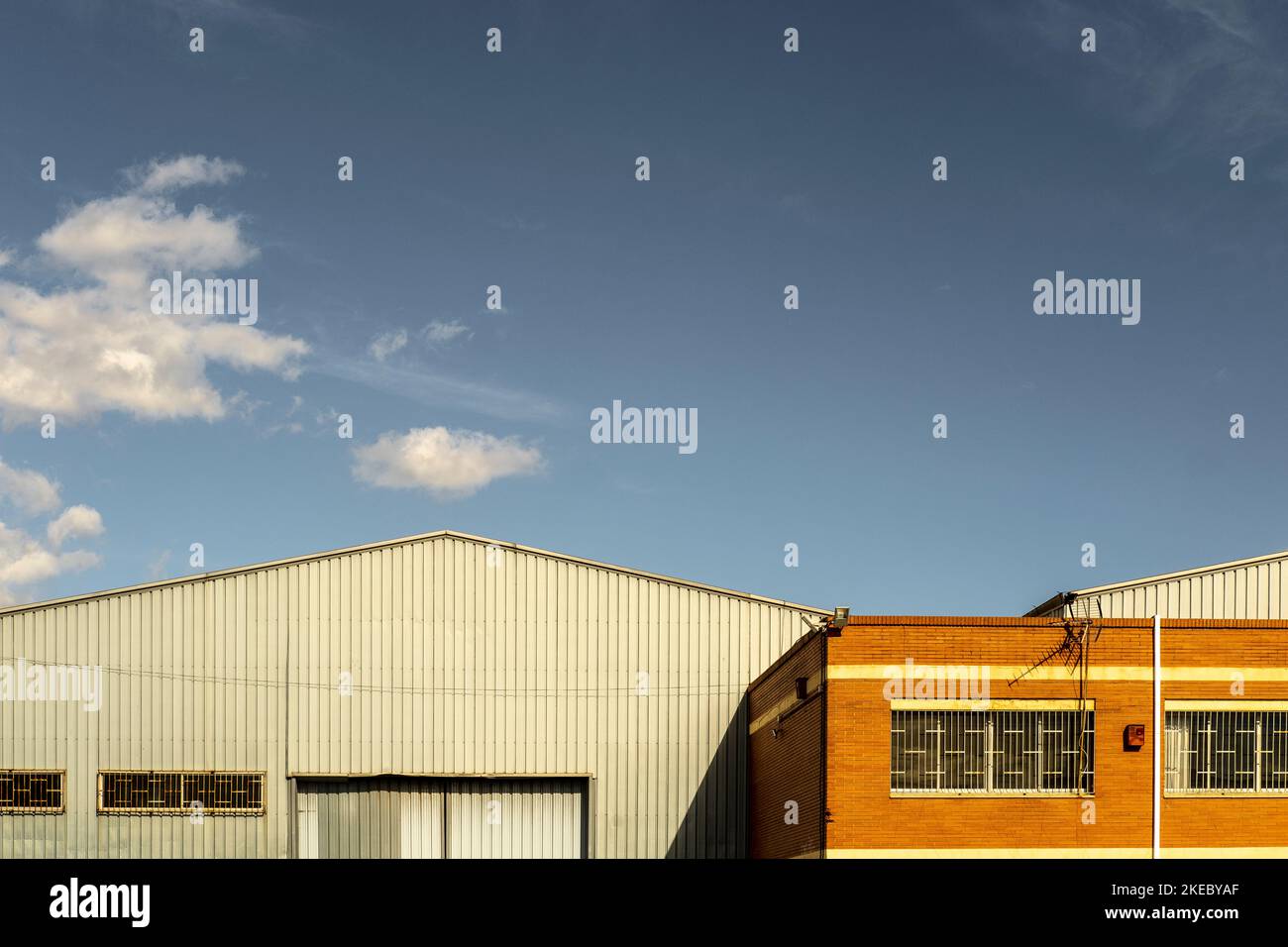 Warehouse facades hi-res stock photography and images - Alamy