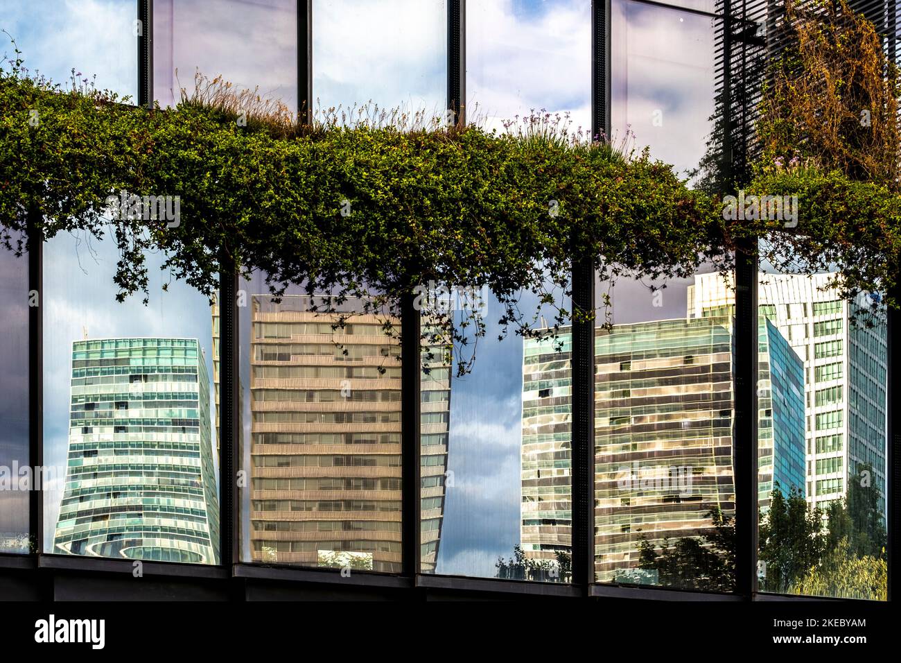 Modern contemporary office buildings hi-res stock photography and ...