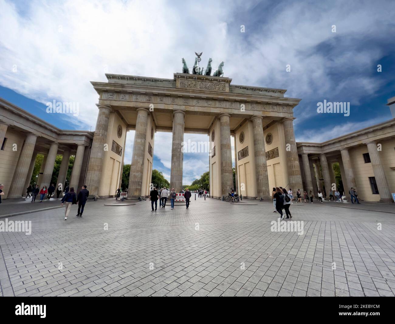 Pedestrians visitors tourism landmark landmarks hi-res stock ...