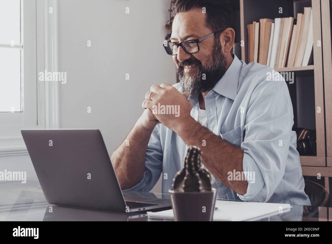Mature male bearded man hi-res stock photography and images - Alamy