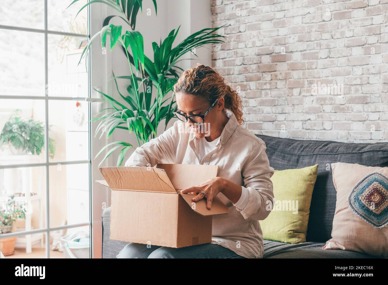 Received package hi-res stock photography and images - Alamy