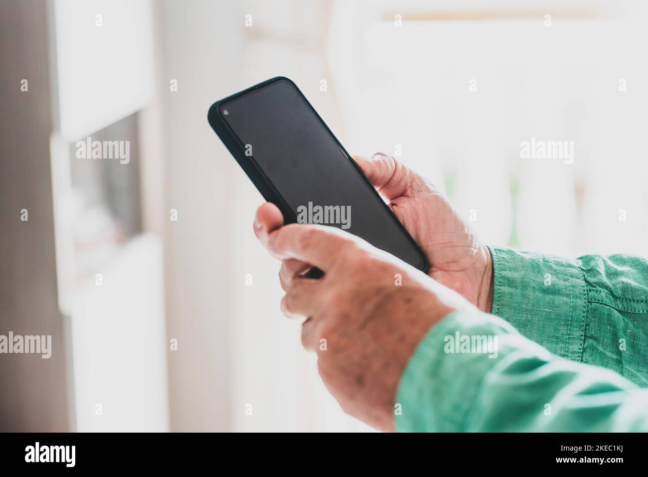 Black people holding hands hi-res stock photography and images - Alamy