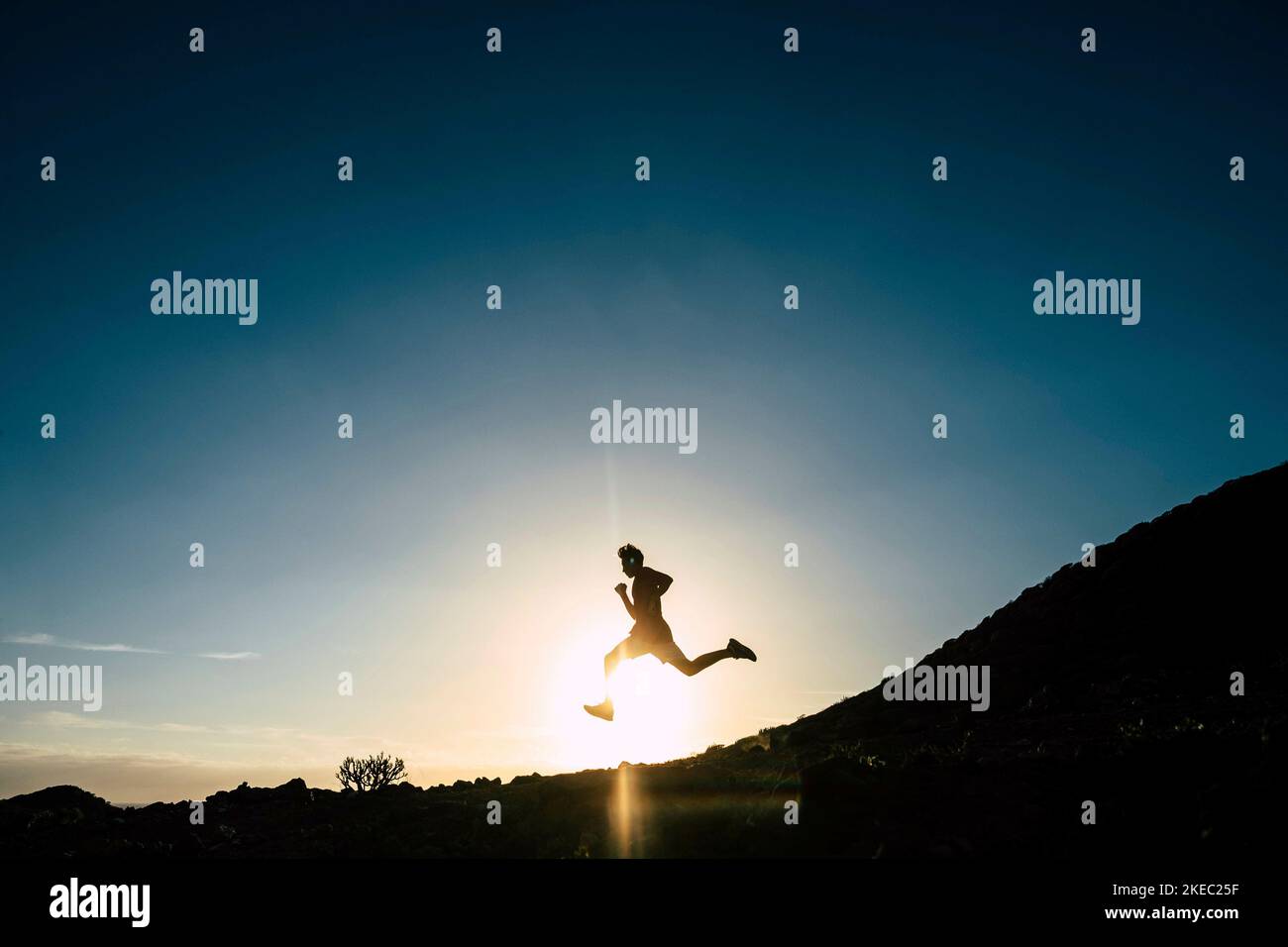 Man running silhouette hi-res stock photography and images - Alamy