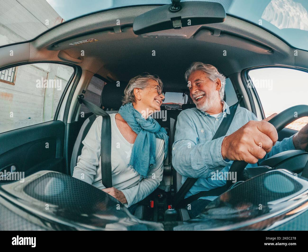 Elderly couple driving hi-res stock photography and images - Alamy