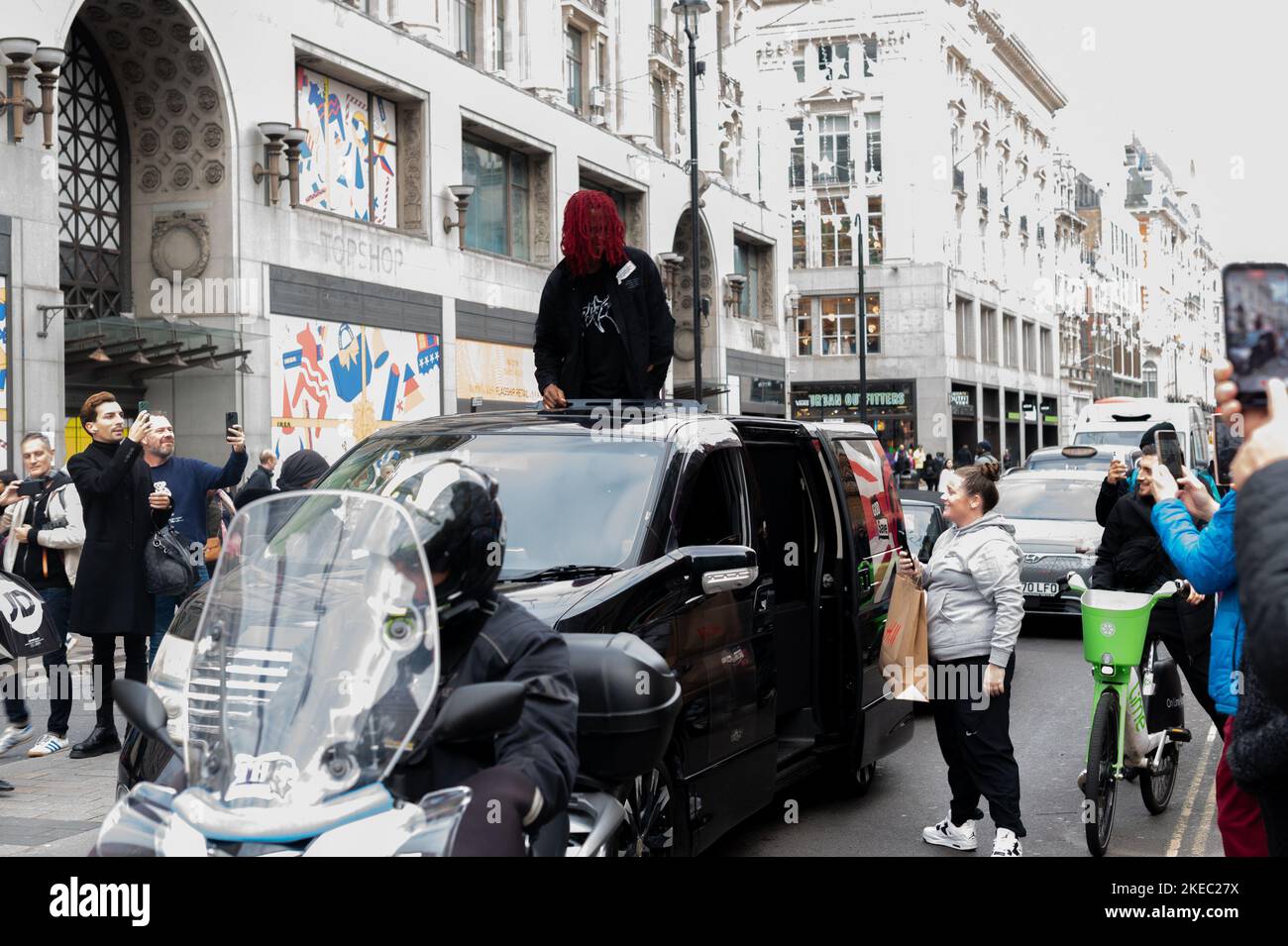 Rapper stops traffic oxford street hi-res stock photography and images ...