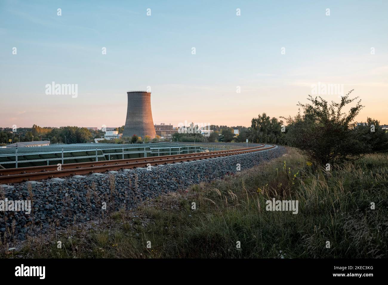 Cooling tower with railroad tracks hi-res stock photography and images ...
