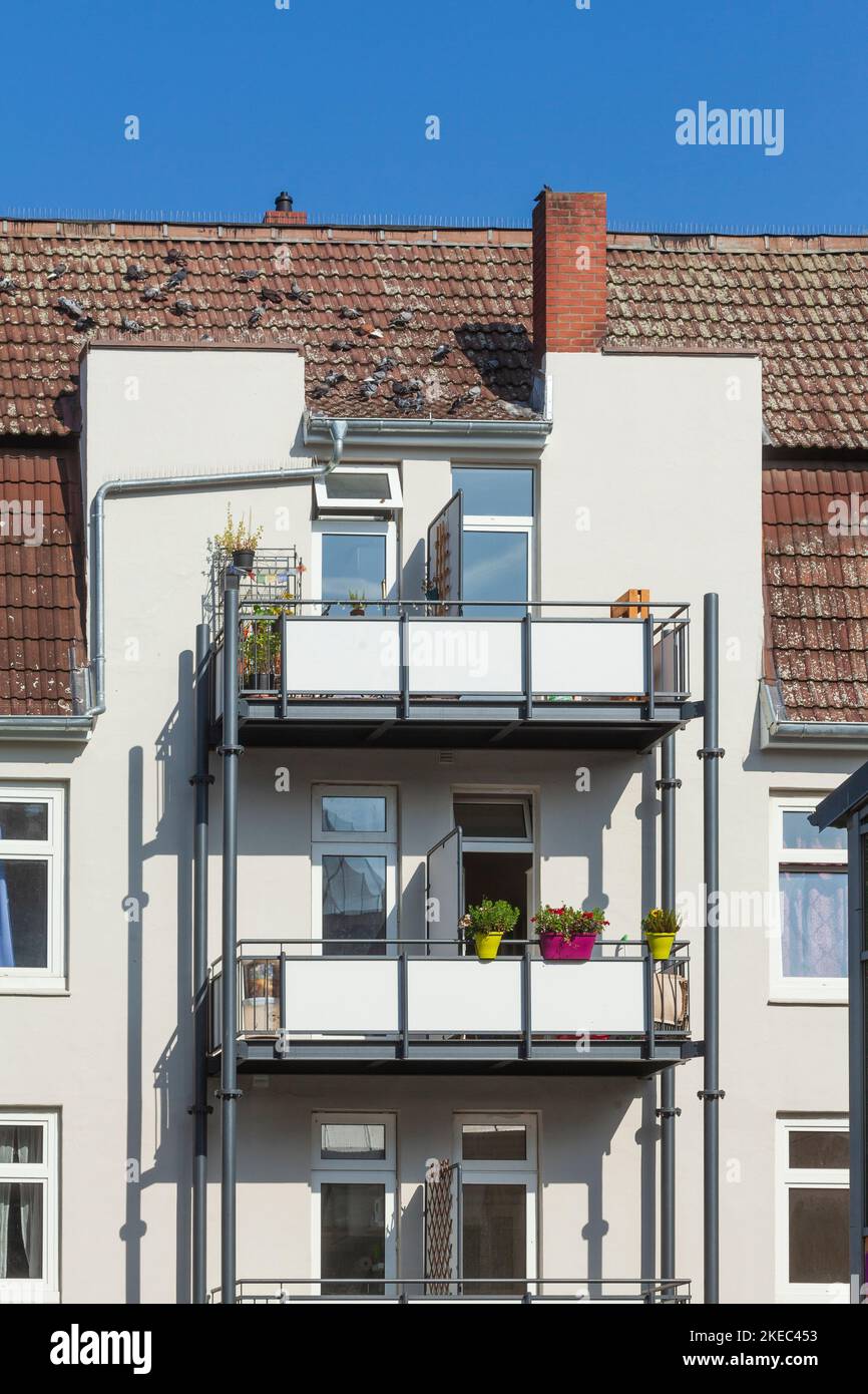 Apartment building backside hi-res stock photography and images - Alamy