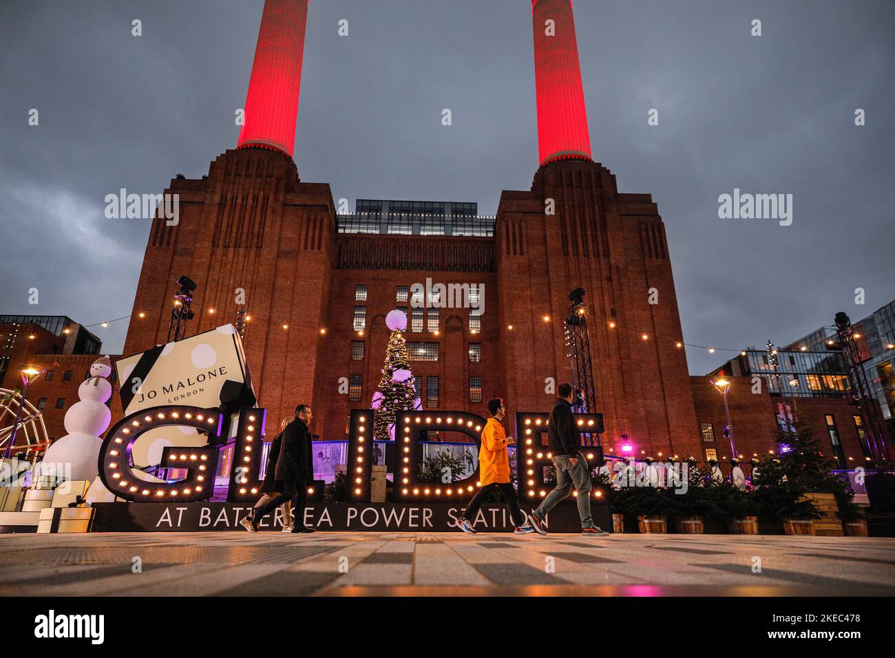 London, UK. 11th Nov, 2022. Set against the backdrop of the iconic ...