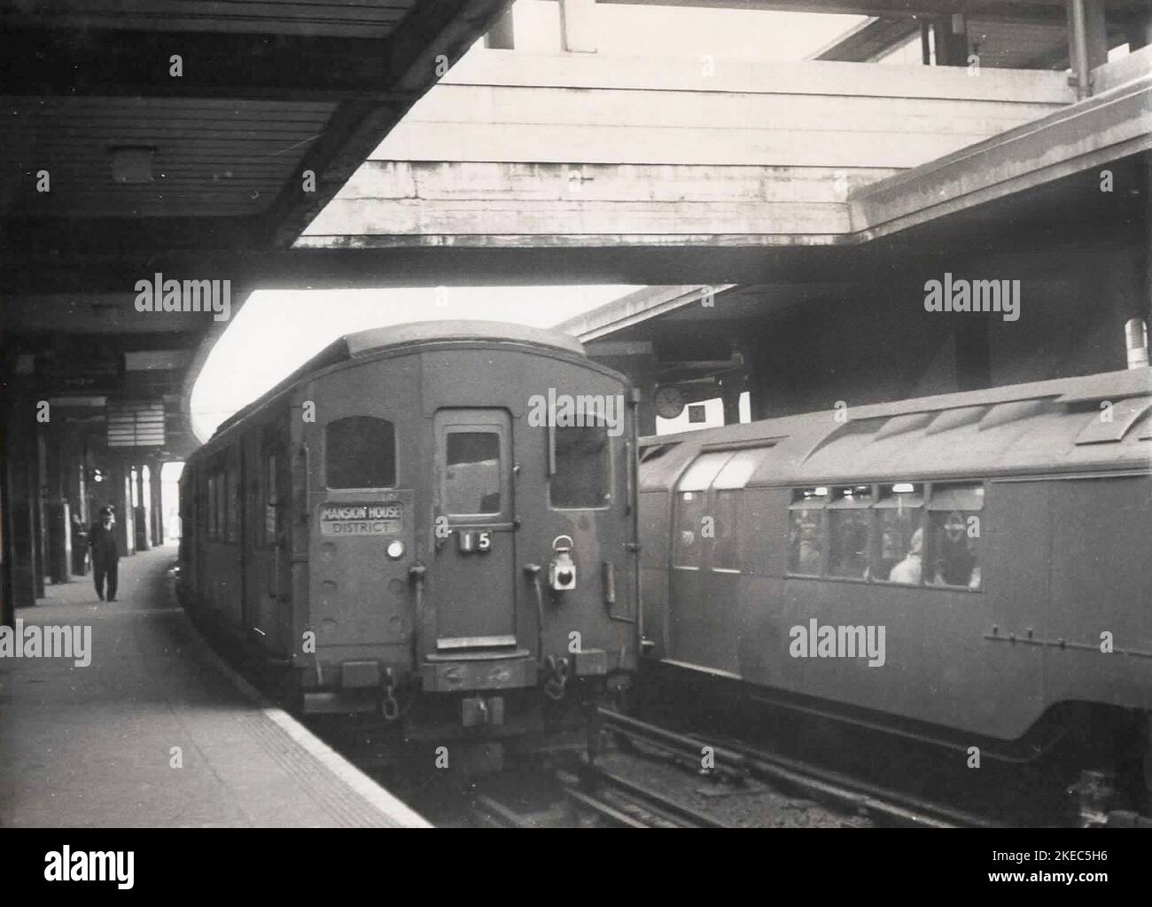 District Railway Q Stock Train Stock Photo - Alamy