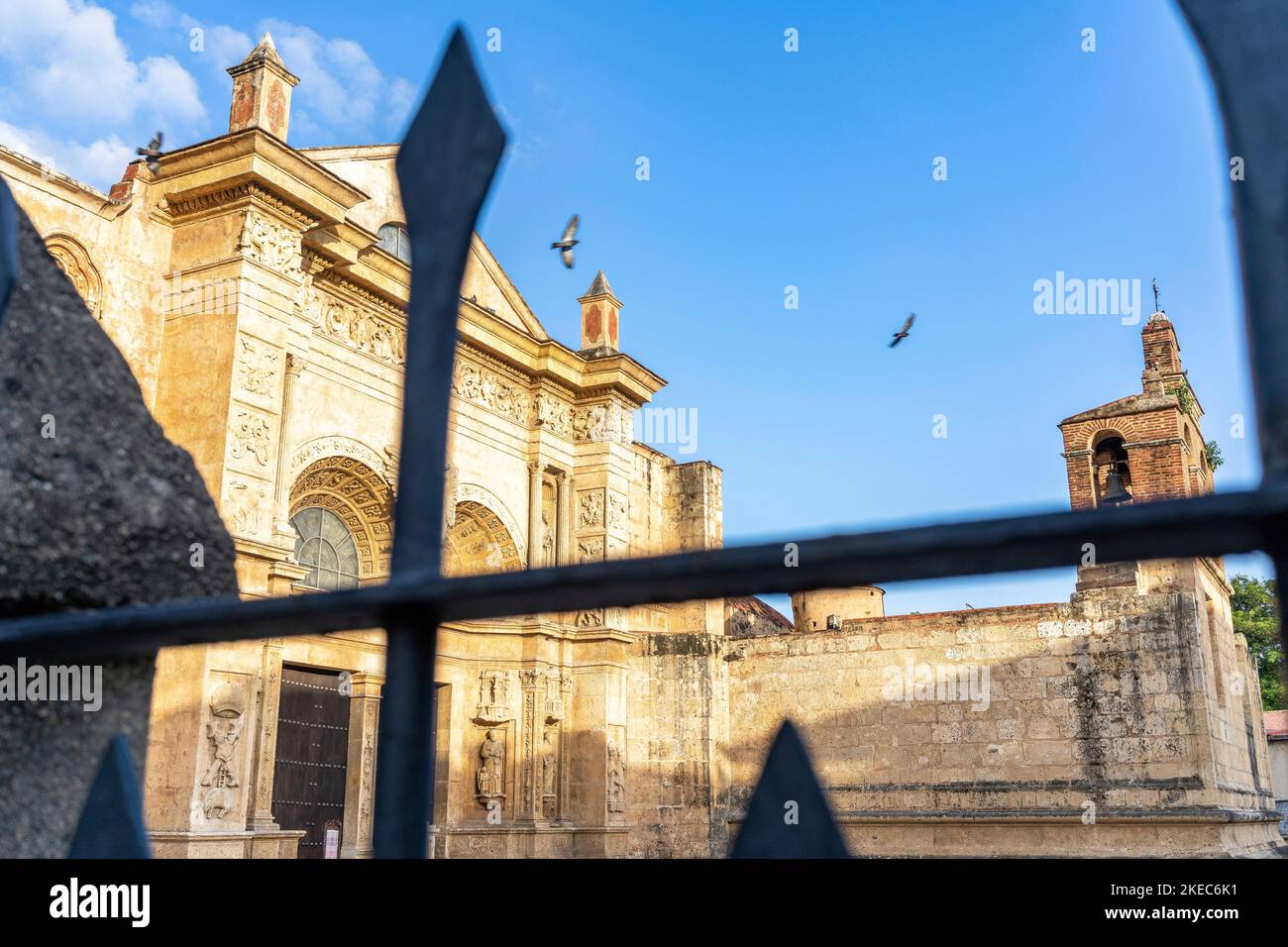 Gothic catedral primada de america hi-res stock photography and images ...