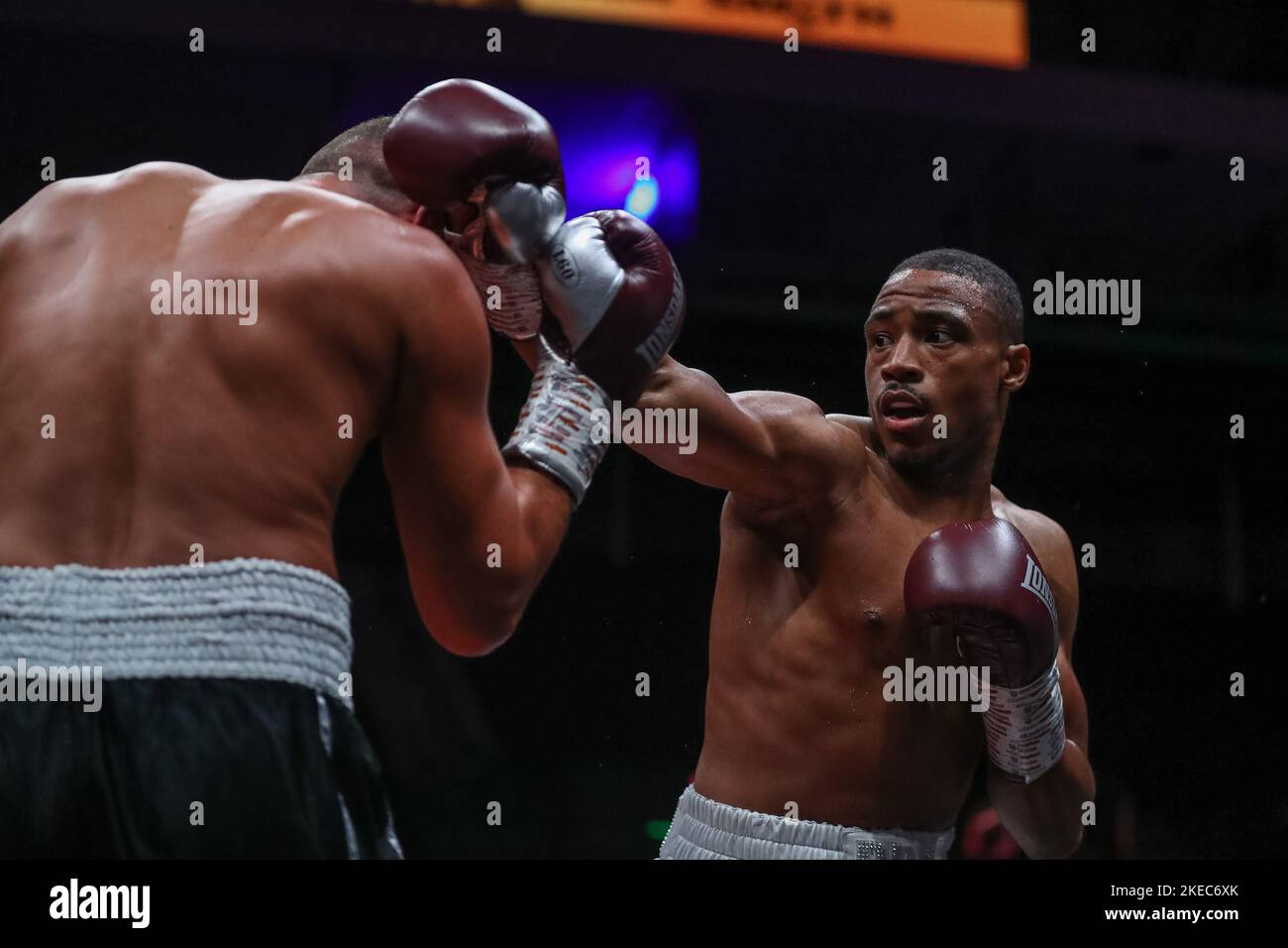 Sheffield, UK. 11th Nov, 2022. Nicolie Campbell lands a right jab in ...