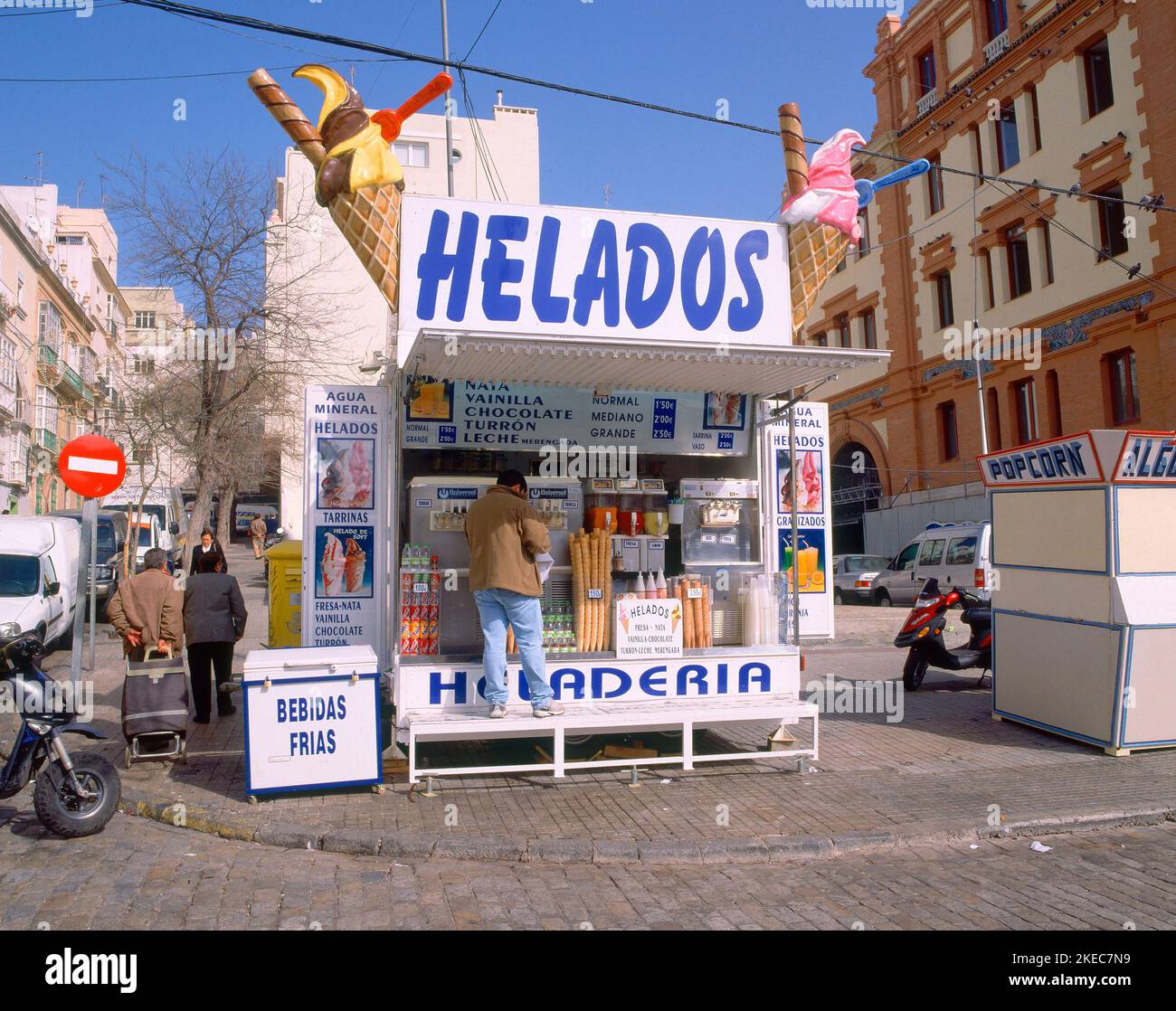Heladería exterior hi-res stock photography and images - Alamy