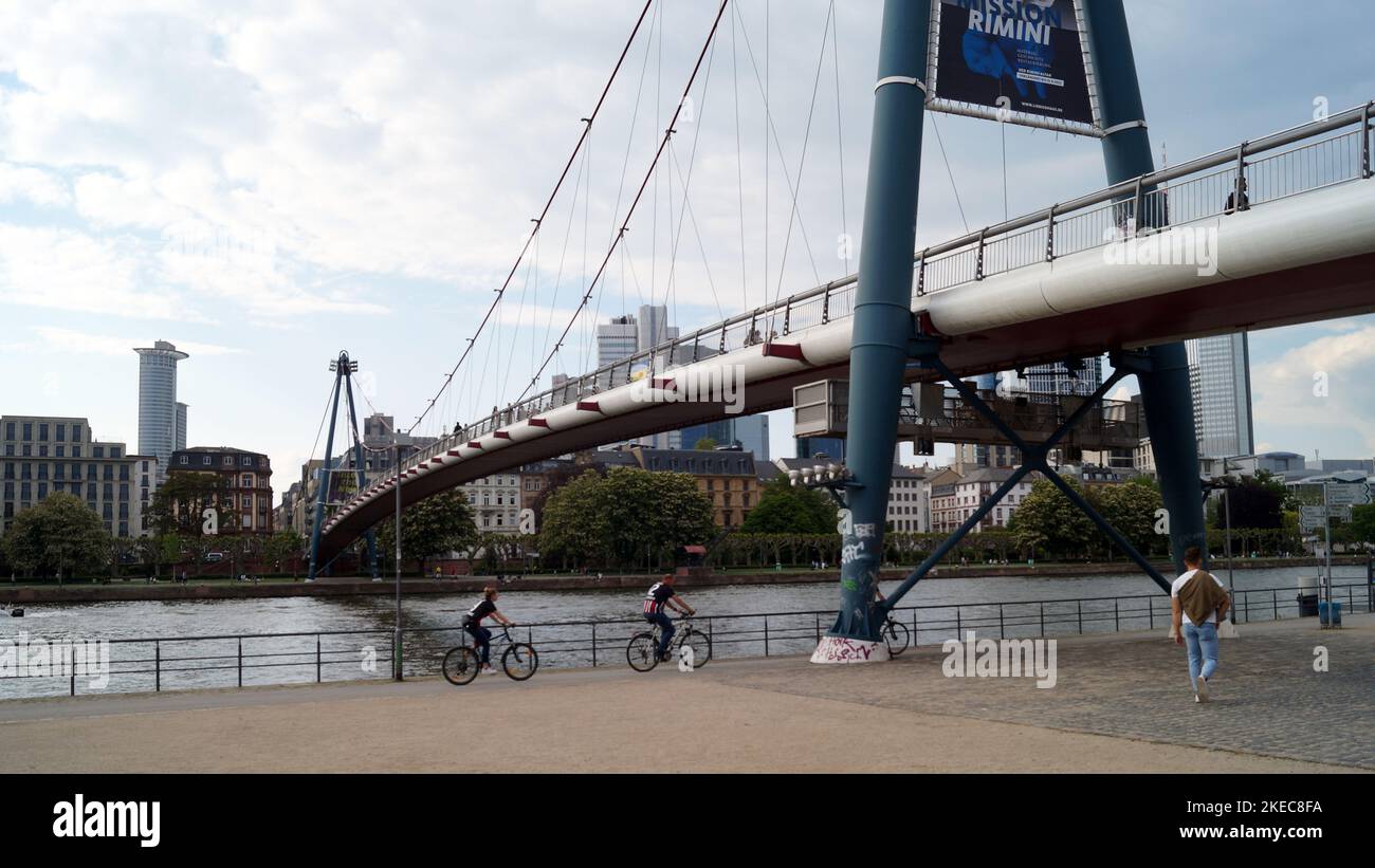 Holbeinsteg, pedestrian bridge over Mein, built in 1990, view from the ...