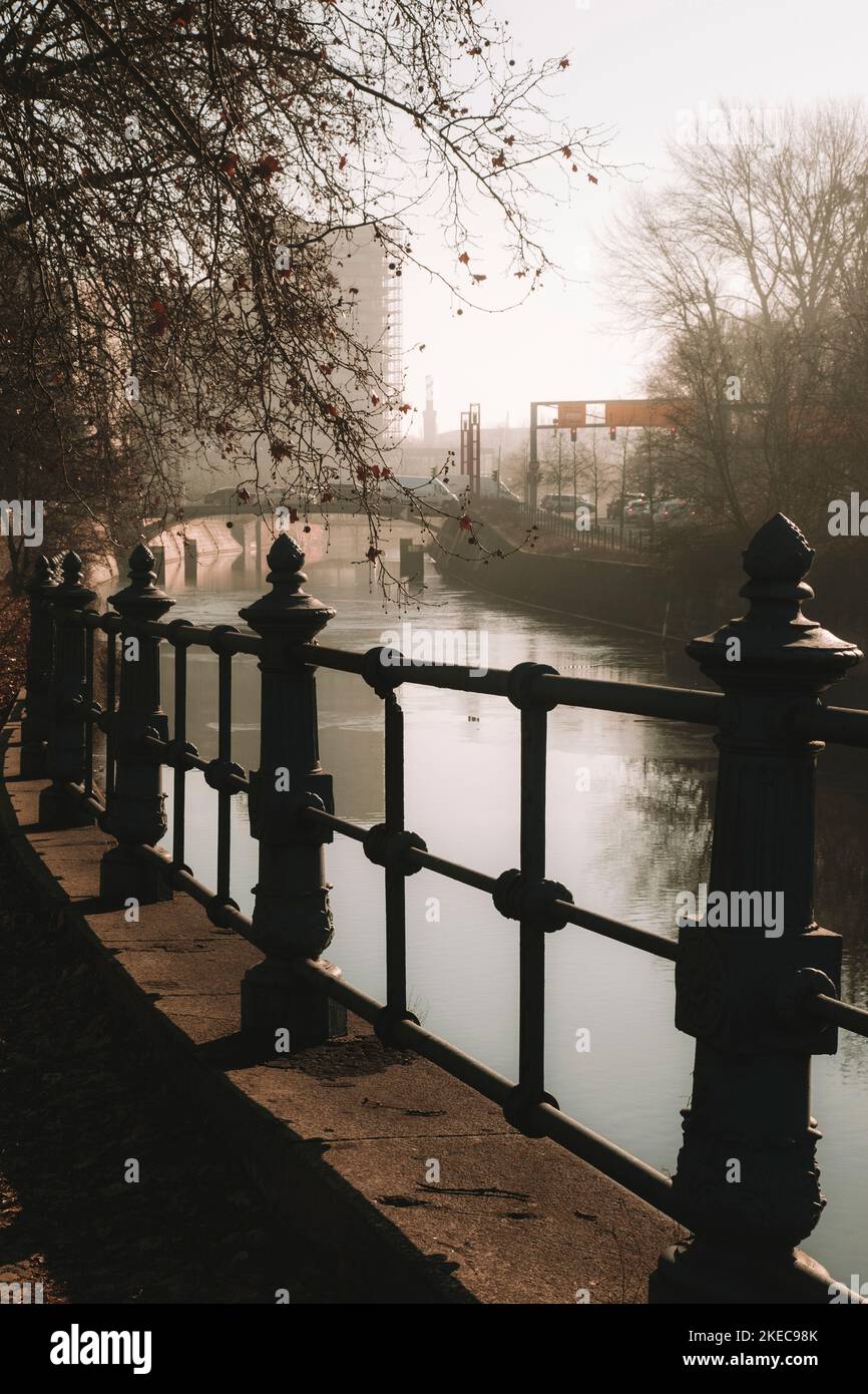 Hallesches Ufer, Spree, bridge, Berlin, capital, metropolis, big city ...