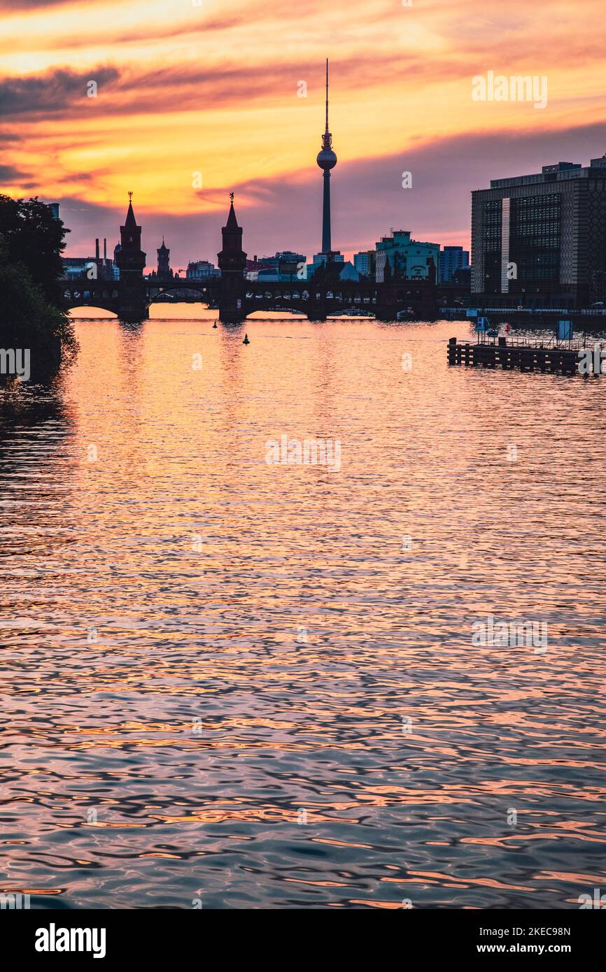 Friedrichshain, Oberbaumbrücke, Spree, Berlin, capital, metropolis, big ...