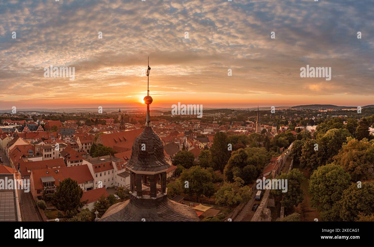 Spire background hi-res stock photography and images - Alamy