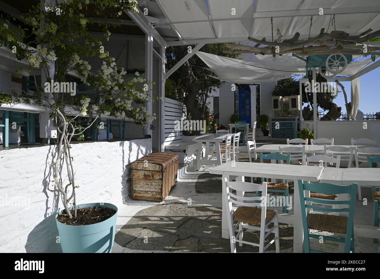 Scenic exterior view of the traditional Greek taverna Steki Tou ...