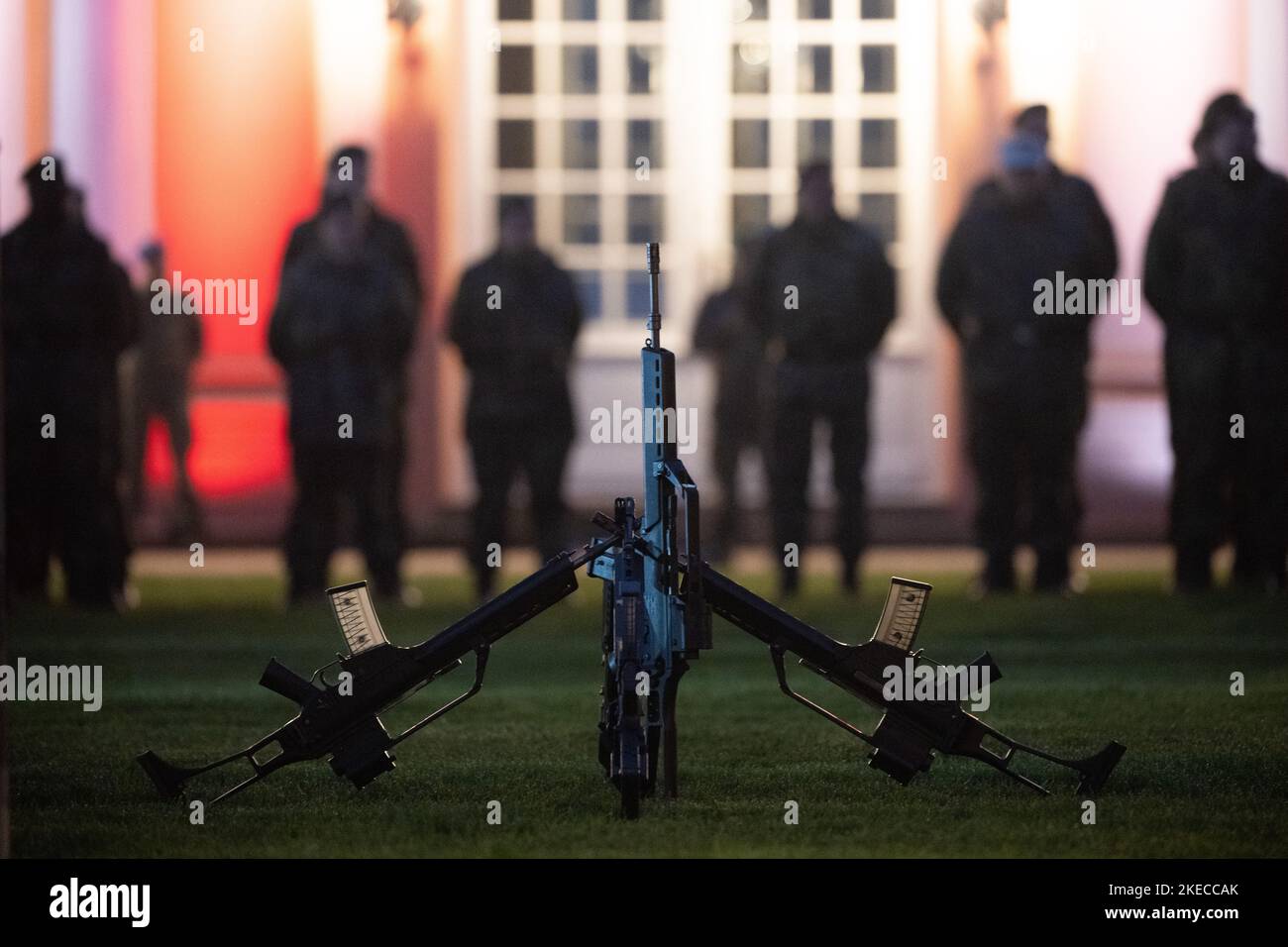 Wiesbaden, Germany. 11th Nov, 2022. G36 assault rifles stand together ...