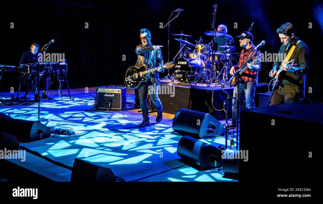 Mike Farris & his band on stage at The Apex Stock Photo - Alamy