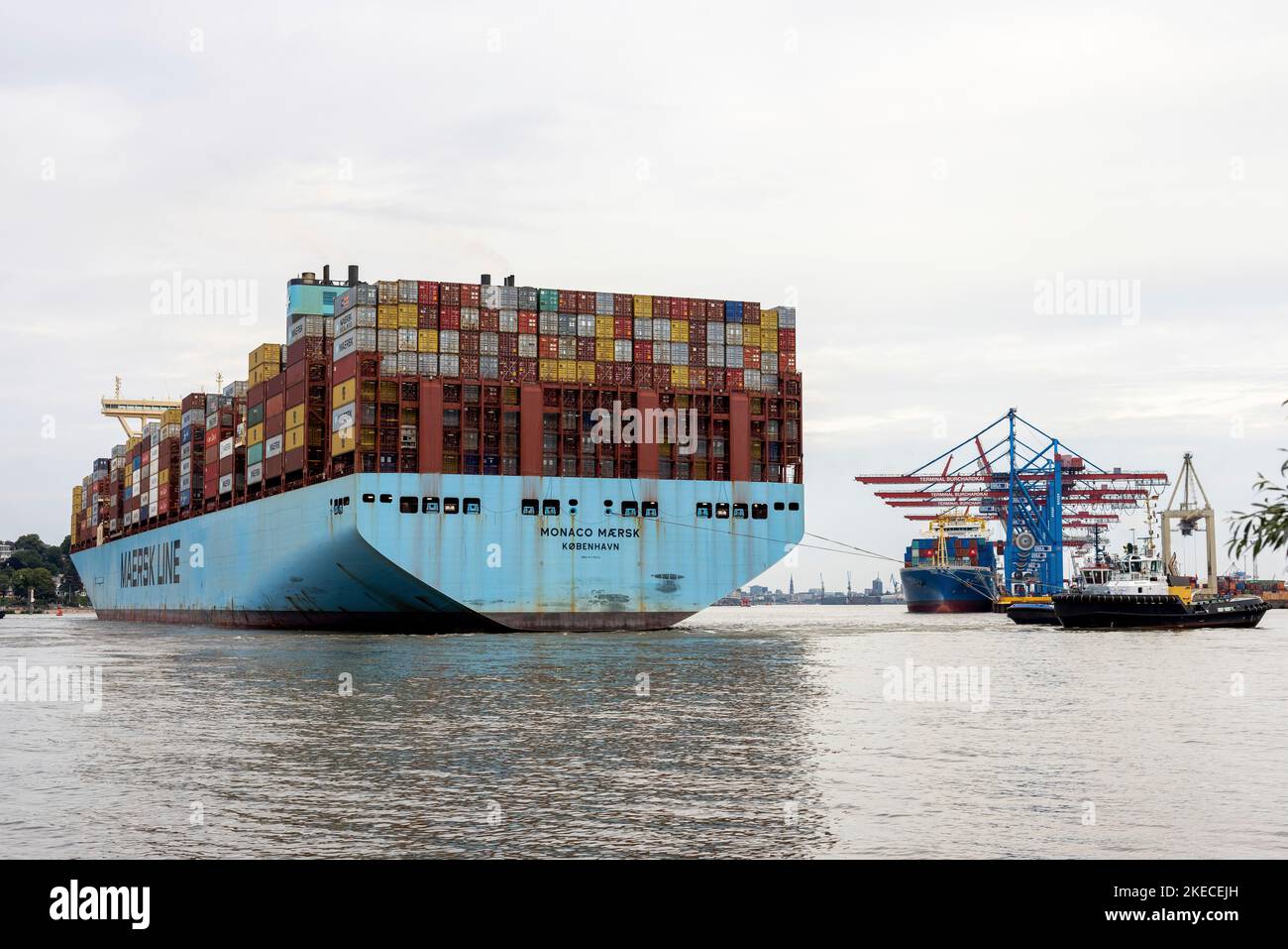 The container ship Monaco Maersk entering the port of Hamburg Stock ...