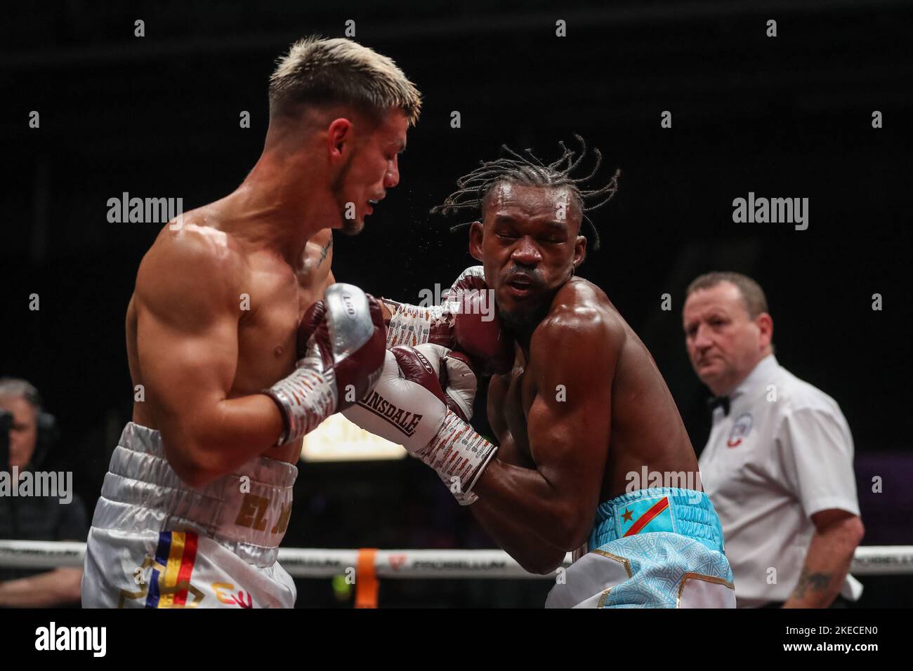 Sheffield, UK. 11th Nov, 2022. Alin Florin Ciorceri lands a left hook ...