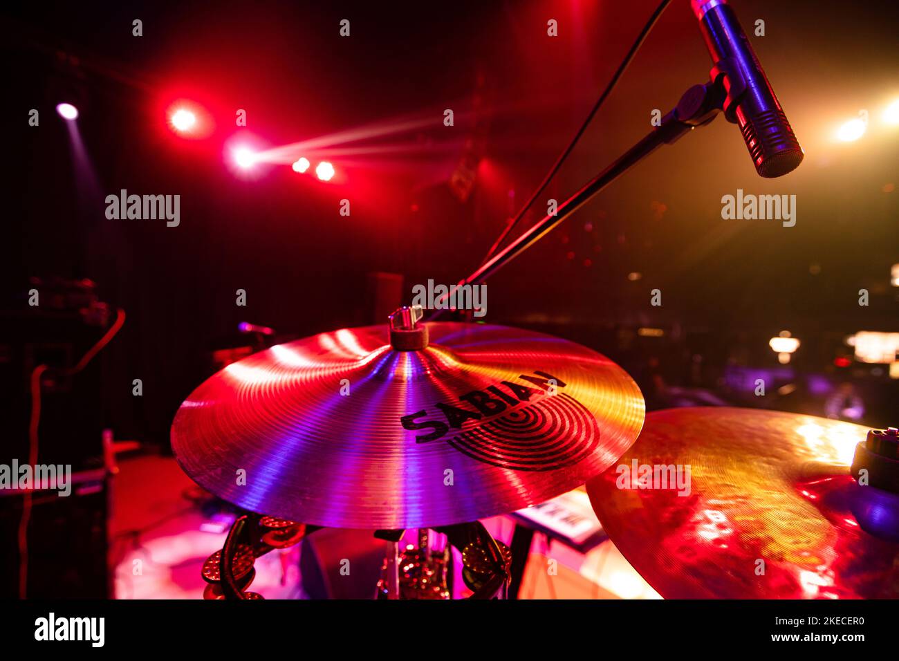 Shiny cymbals drum hi-res stock photography and images - Alamy