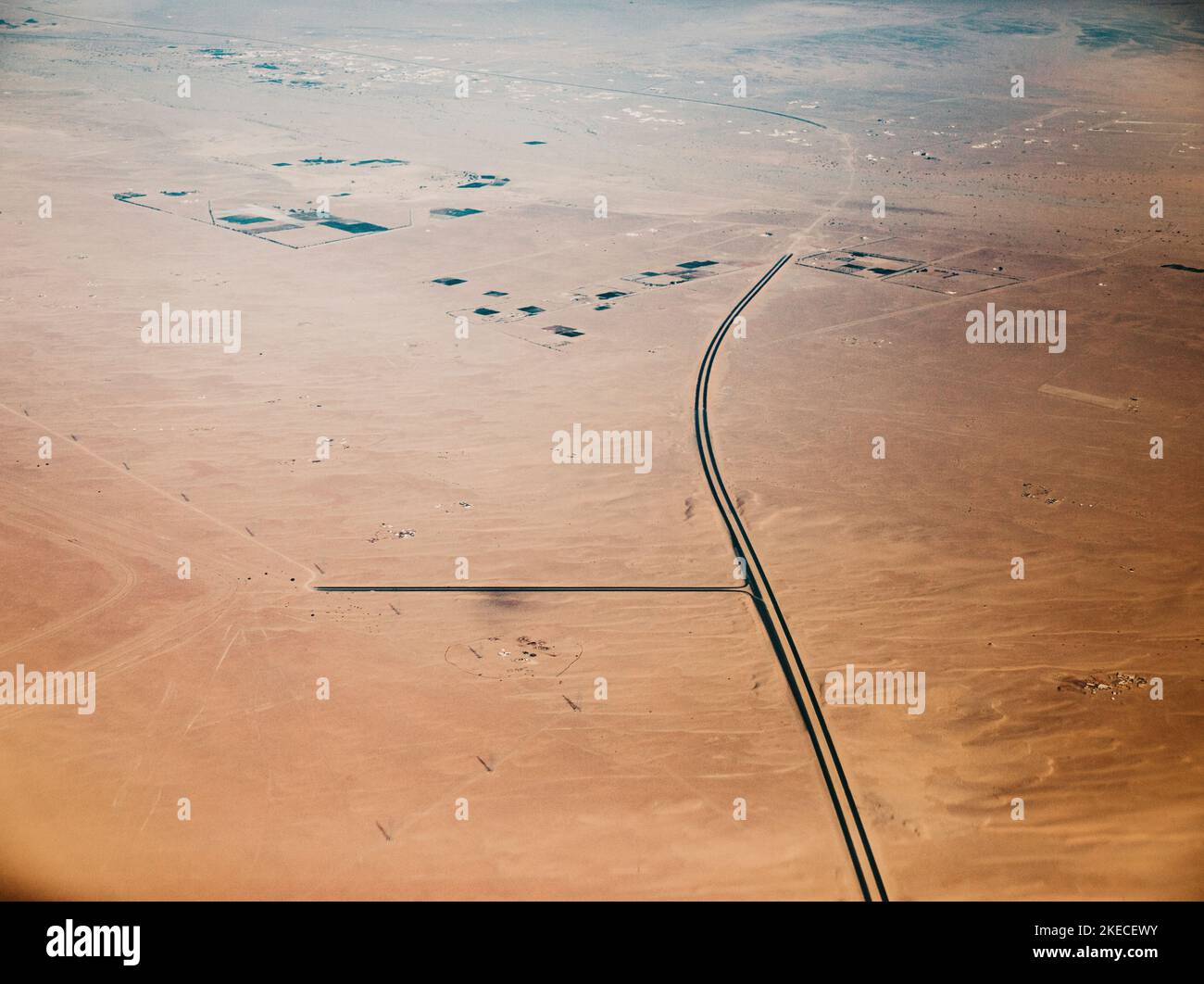 Saudi desert road aerial hi-res stock photography and images - Alamy