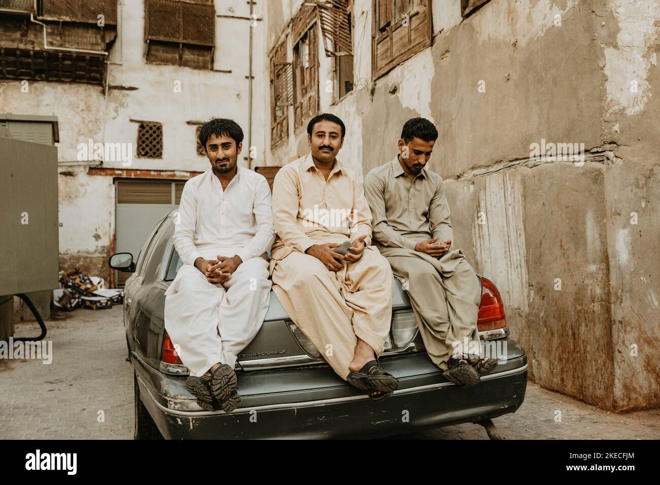Saudi Arabia, Mecca province, city: Jeddah/Jiddah, men, car, tailgate ...