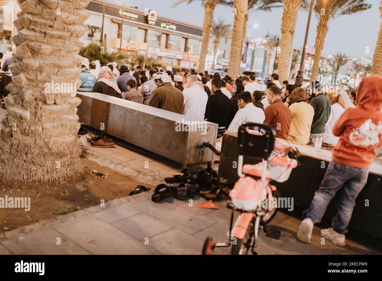 Saudi Arabia, Mecca province, city: Jeddah/Jiddah, crowd, prayer Stock ...