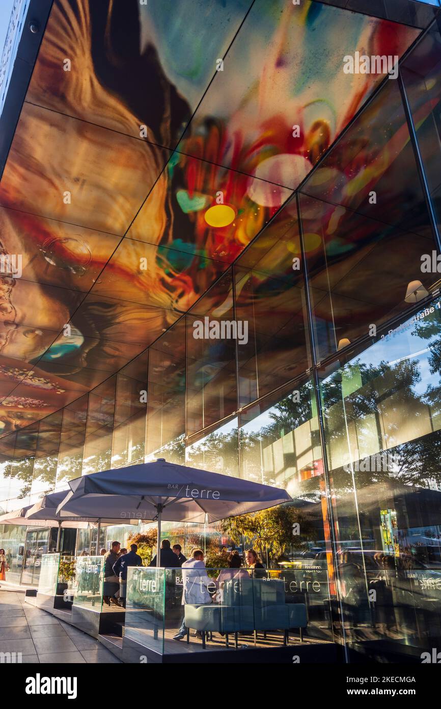 Sofitel hotel bar hi-res stock photography and images - Alamy