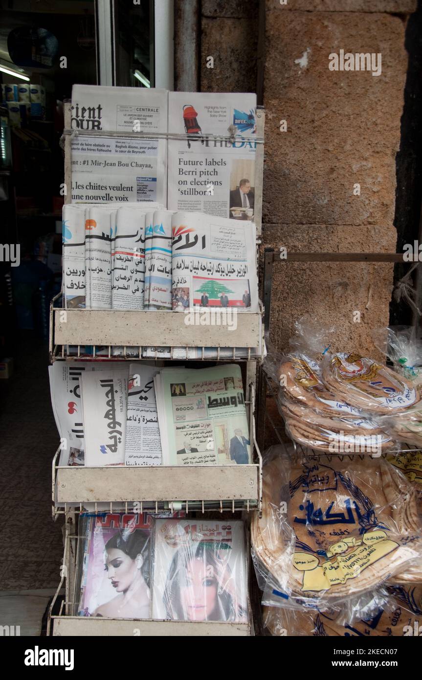 Newspaper stand hi-res stock photography and images - Alamy
