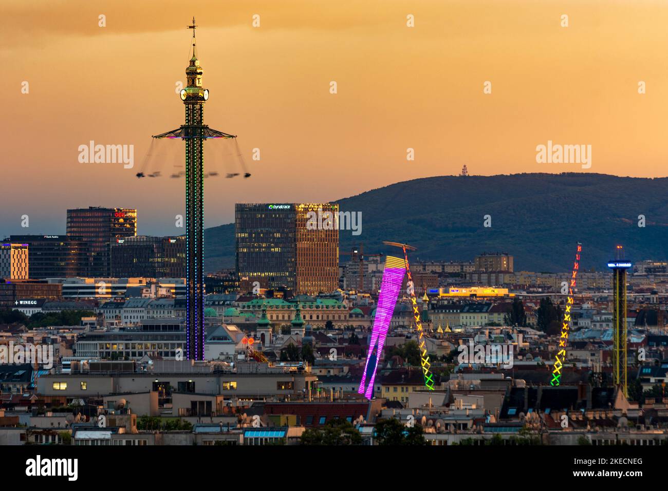 Vienna, last sunlight at amusement park Prater with Praterturm (swing ...
