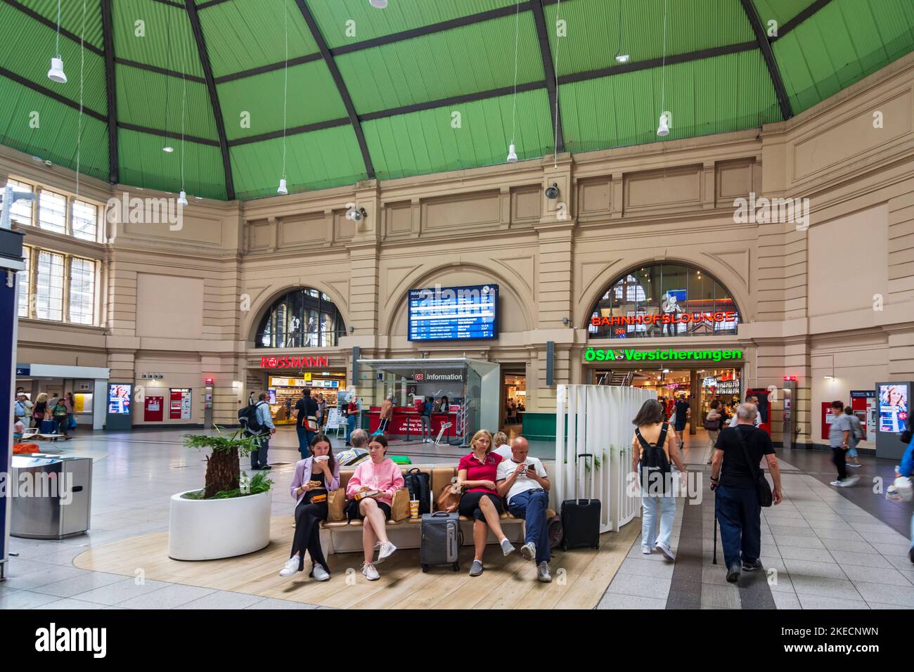 Halle hauptbahnhof hi-res stock photography and images - Alamy