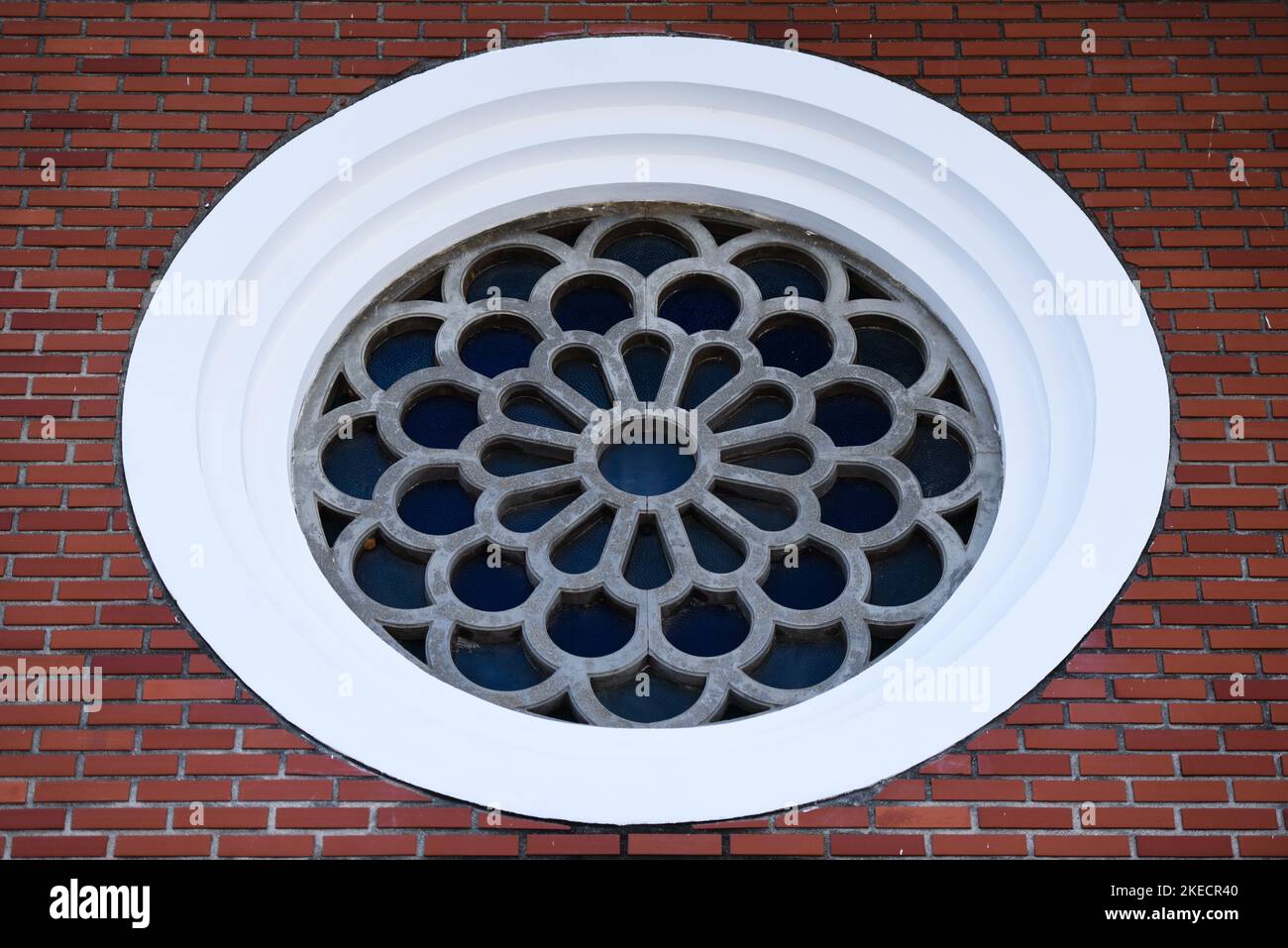 Round window in brick wall hi-res stock photography and images - Alamy