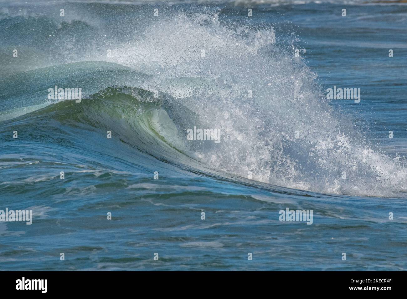 Beautiful ocean waves breaking onto hi-res stock photography and images ...