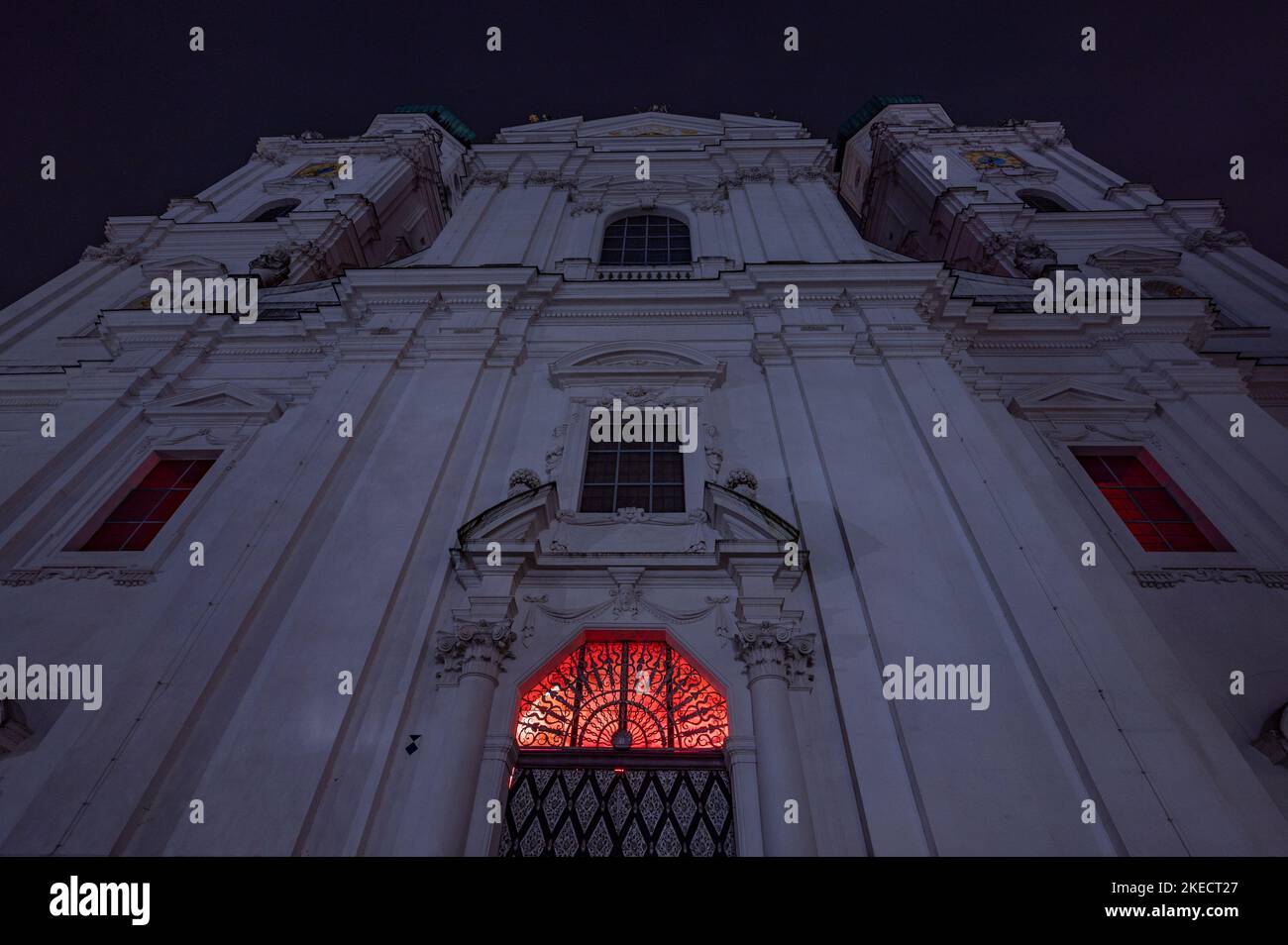Passau, Germany. 11th Nov, 2022. Red light shines from a window at St ...