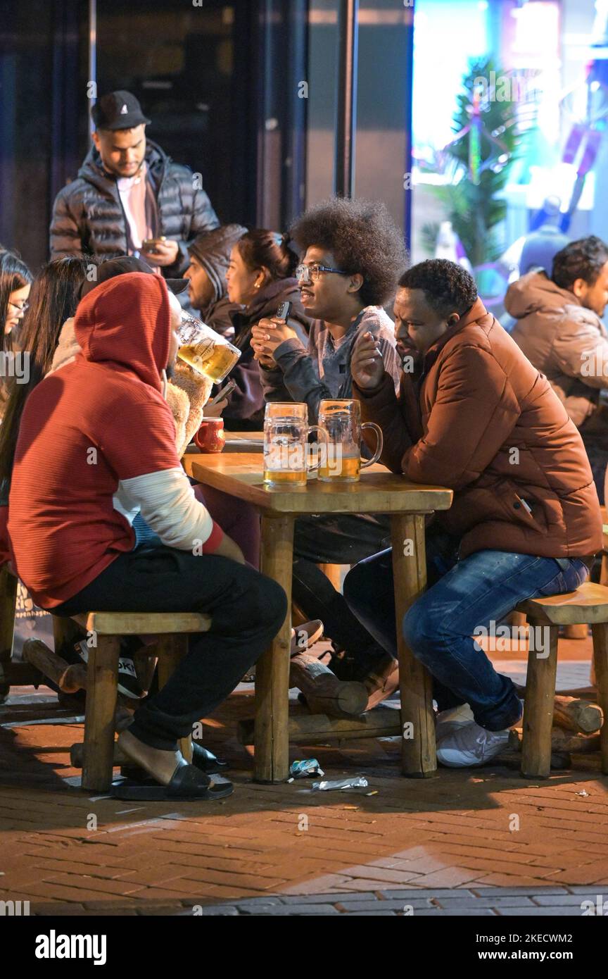 New Street, Birmingham, November 11th 2022. - Revellers enjoy a German ...