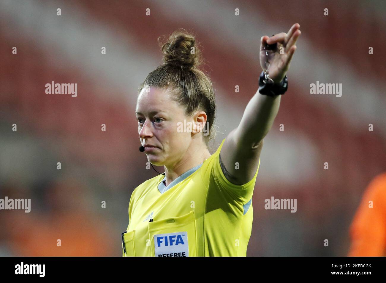 UTRECHT - Referee Kirsty Dowle during the women's friendly match ...