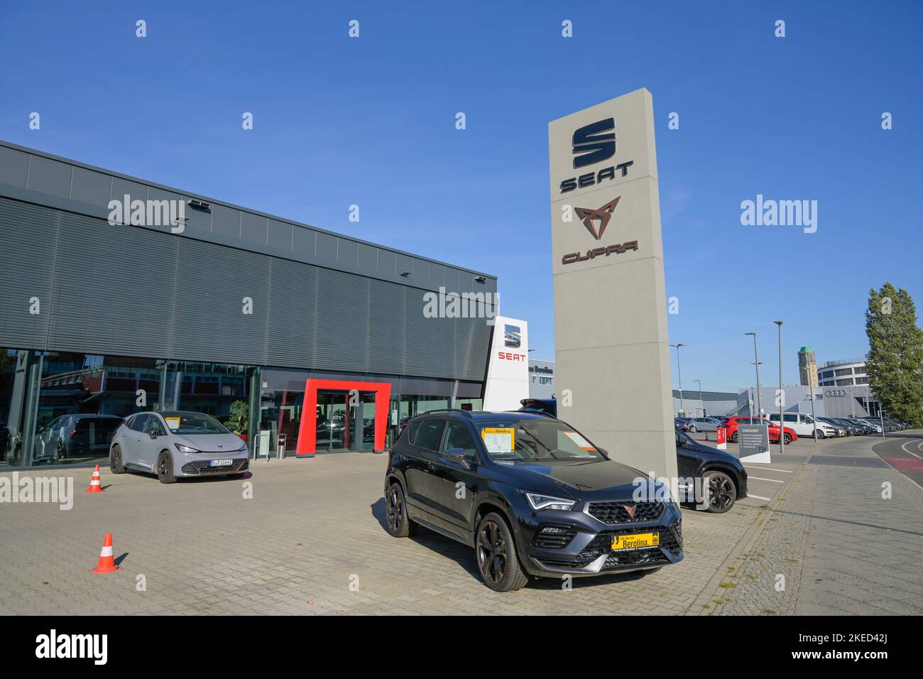Elegantes Autohaus Seat In Der Nahe Fotos
