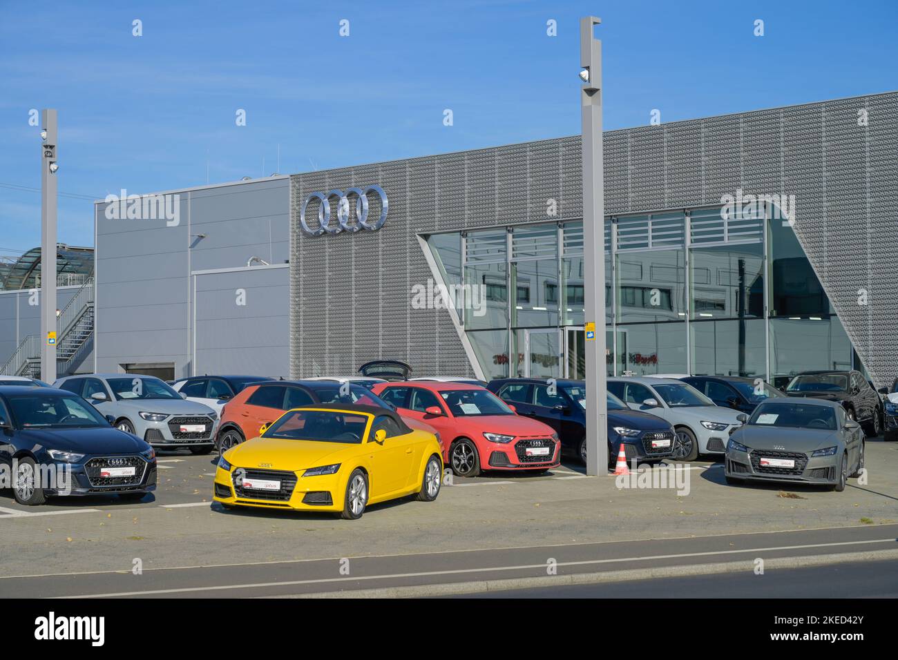 Autohaus auto hi-res stock photography and images - Alamy