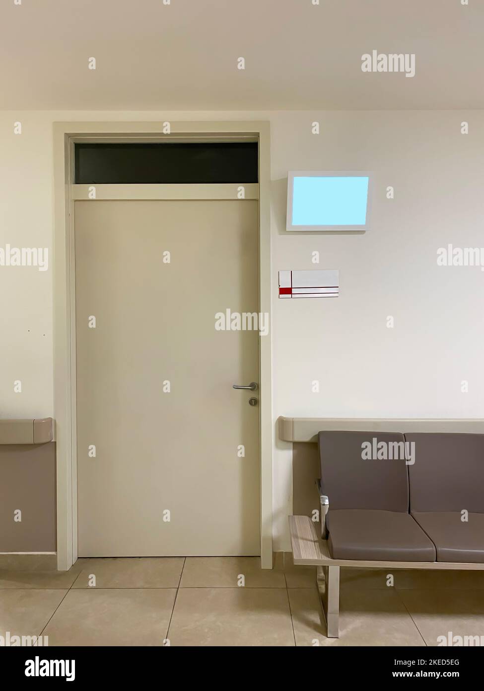 Doctors office door hi-res stock photography and images - Alamy