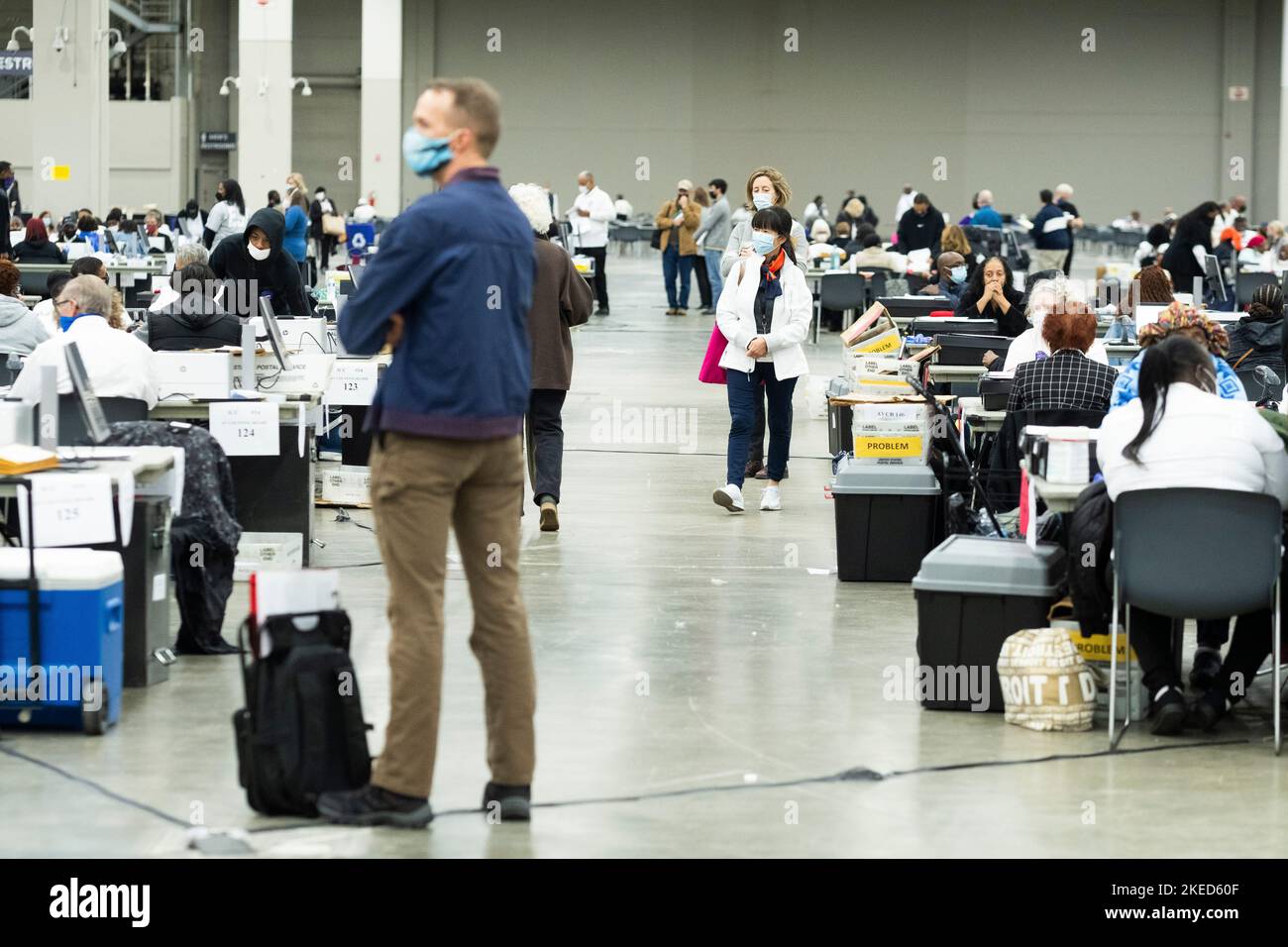 Detrooit, United States. 08th Nov, 2022. Election workers count ballots ...