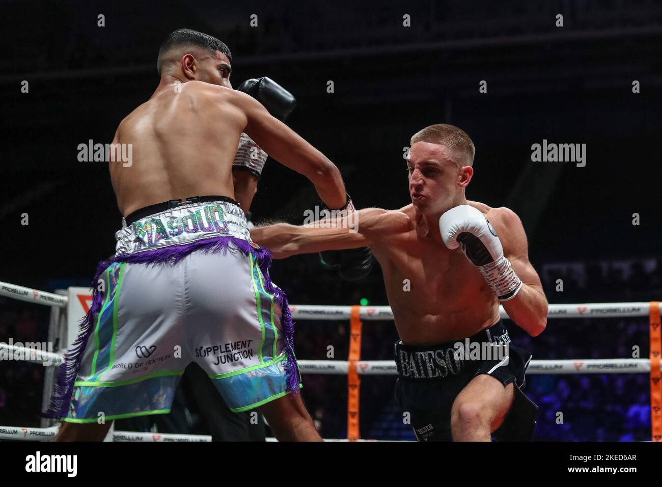 Sheffield, UK. 11th Nov, 2022. Jack Bateson lands a body shot in the ...