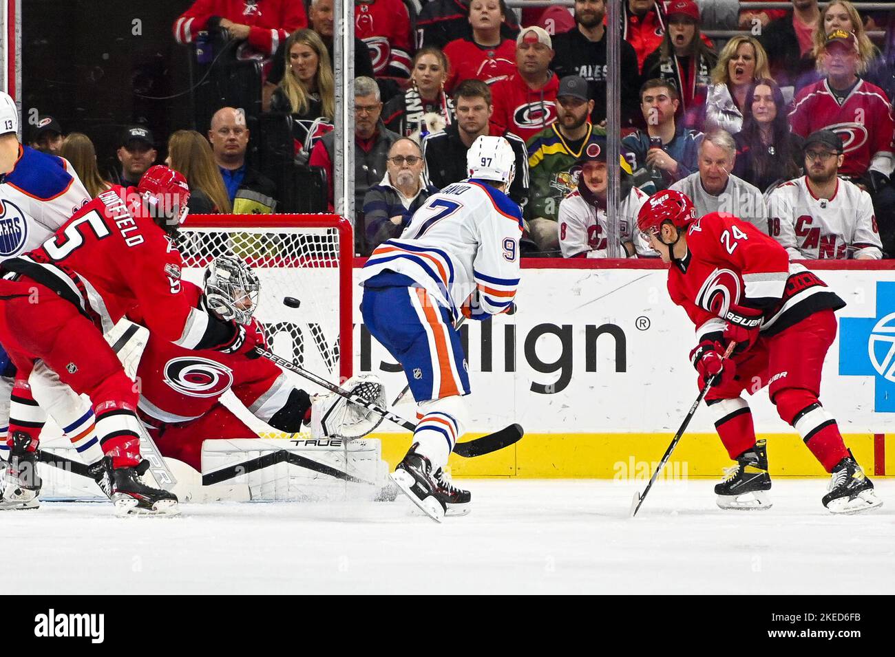 Raleigh, North Carolina, USA. 10th Nov, 2022. Edmonton Oilers center ...