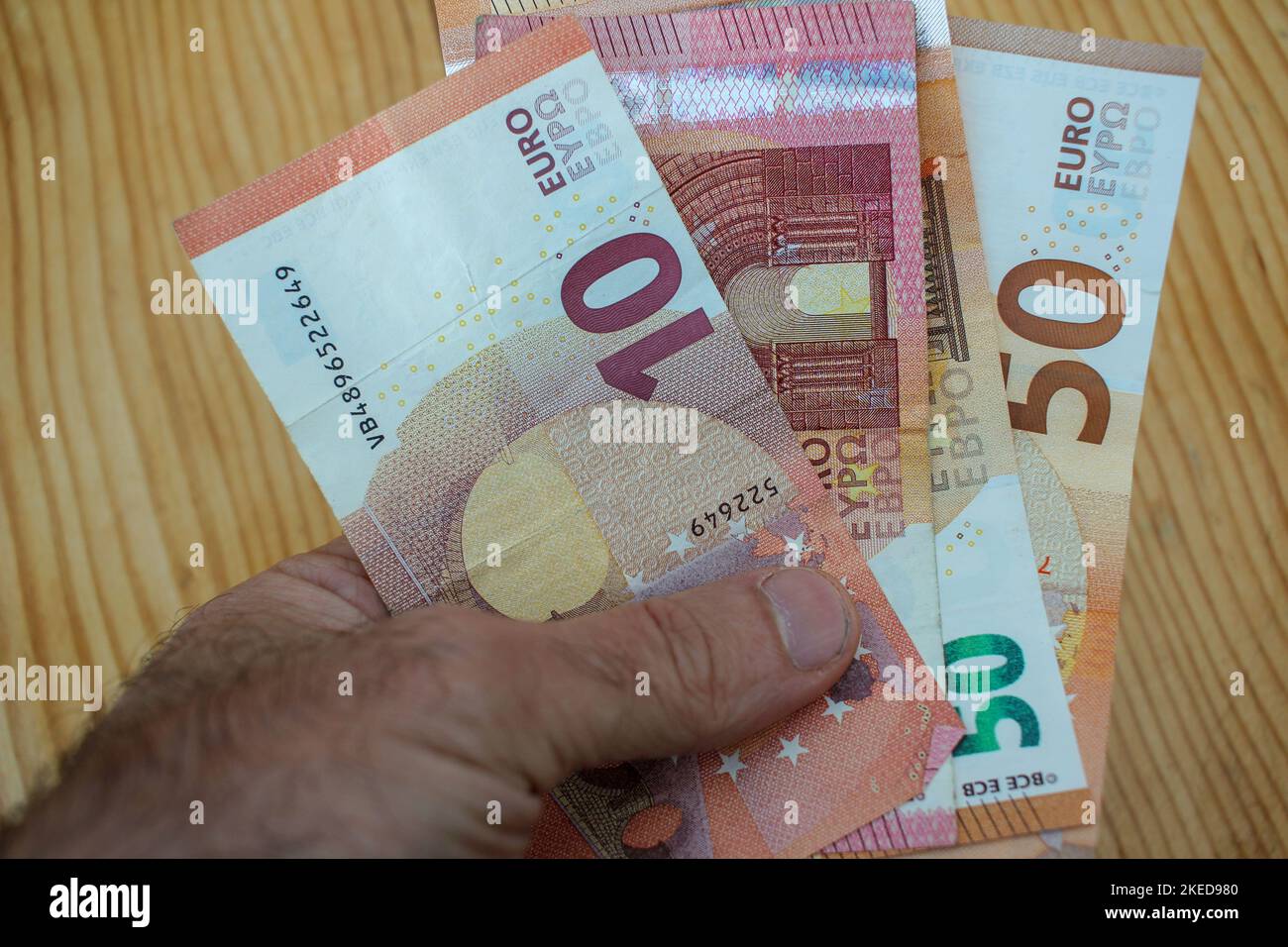 Left hand holding note hi-res stock photography and images - Alamy