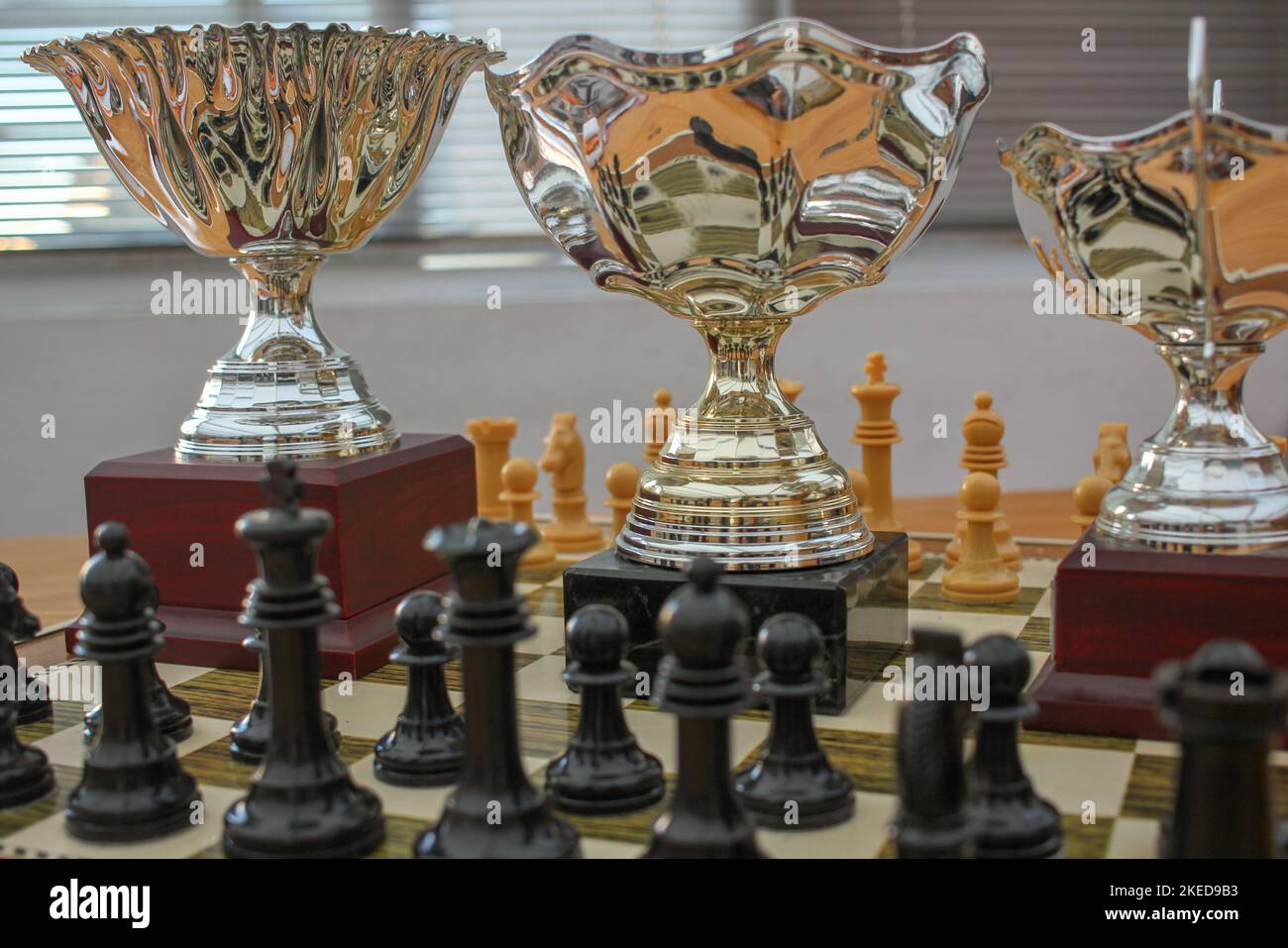 King chess trophy hi-res stock photography and images - Alamy