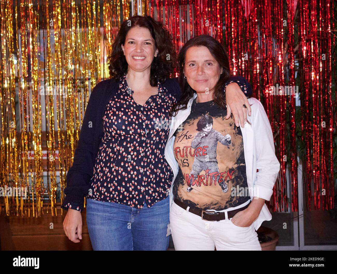 Berlin, Germany. 11th Nov, 2022. Ulrike Winkelmann (l) and Barbara ...