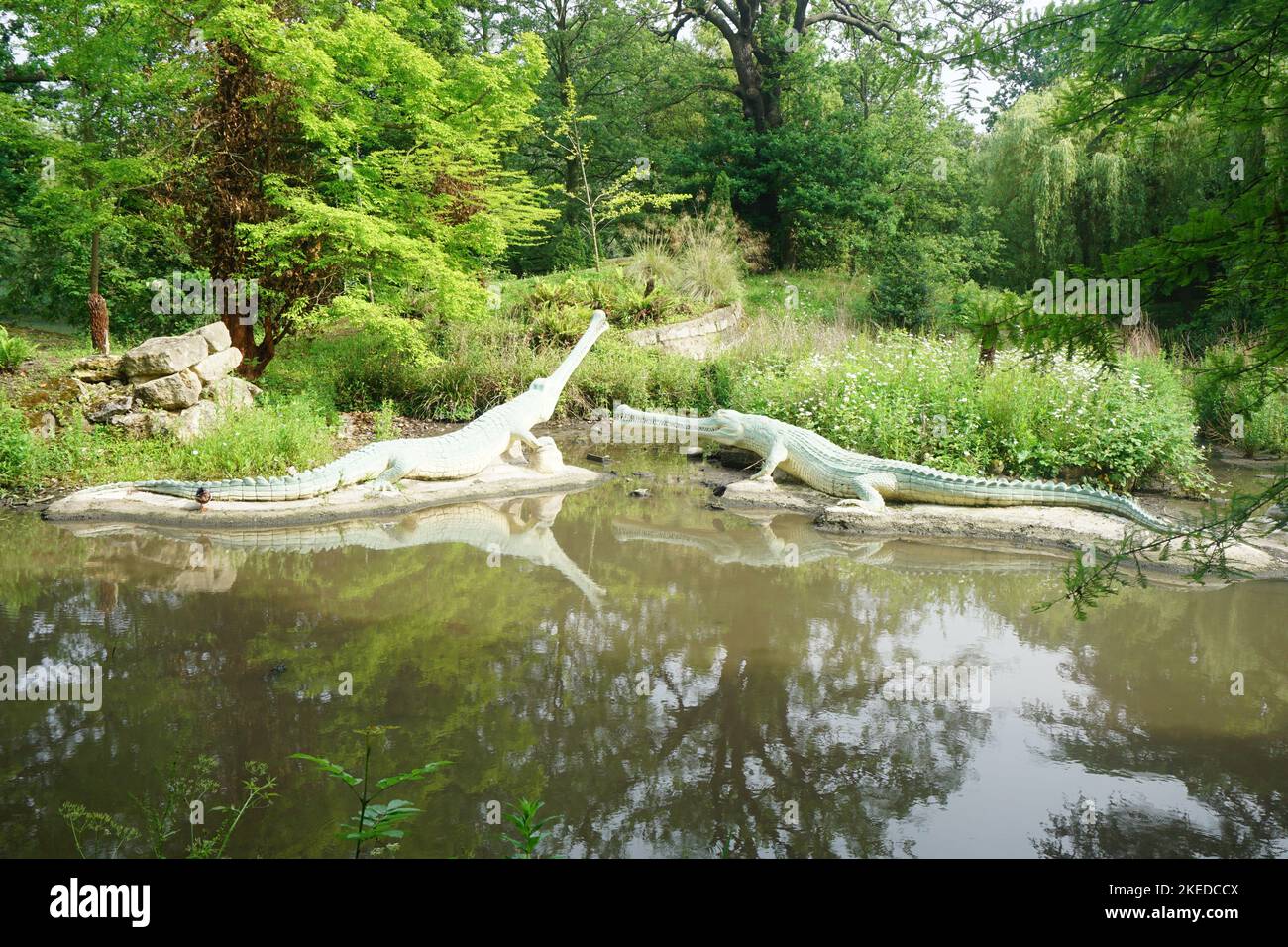 Sculptures of dinosaurs and other extinct animals near the river Effra ...