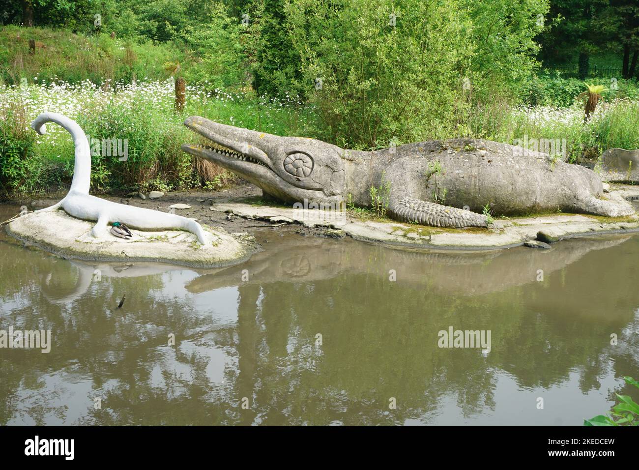Sculptures of dinosaurs and other extinct animals near the river Effra ...