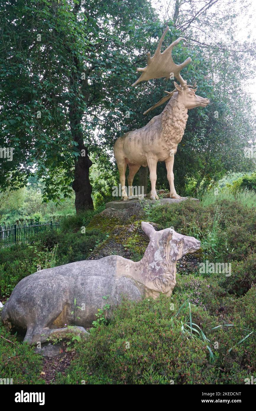 Sculptures of dinosaurs and other extinct animals at Crystal Palace in ...